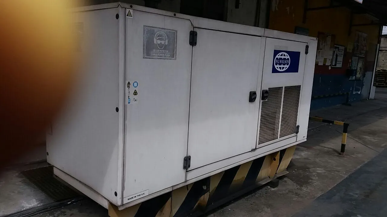 Genset Bekas Perkins, 1104C-44TAG2, Generator Leroy Somer, 100 Kva ...